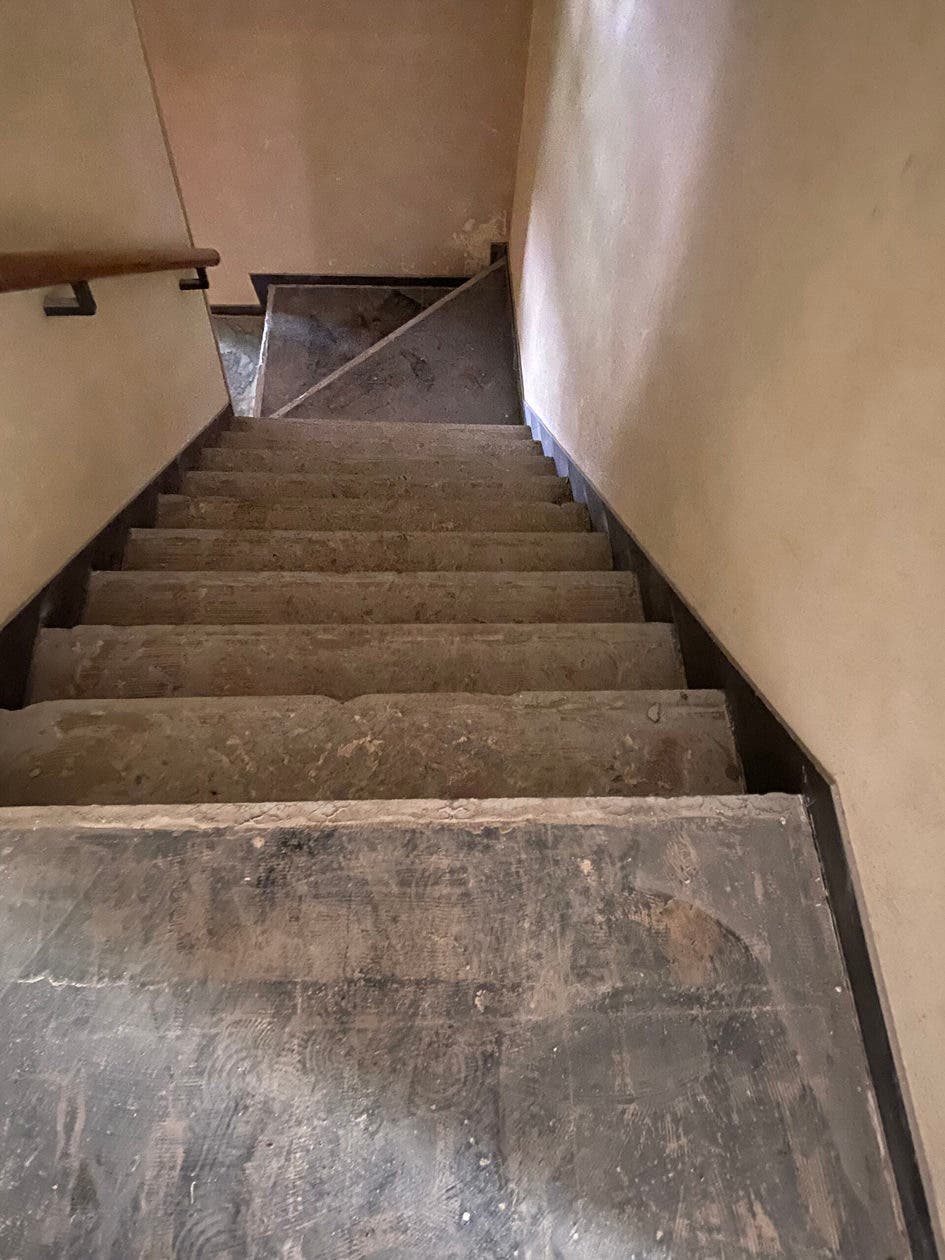 【鉄筋3階の廃墟】伊豆山奥の異空間｜撮影・MV・アート制作にの写真8