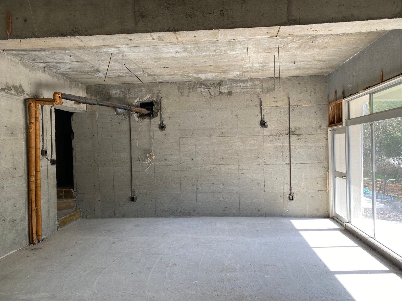 【鉄筋3階の廃墟】伊豆山奥の異空間｜撮影・MV・アート制作にの写真10