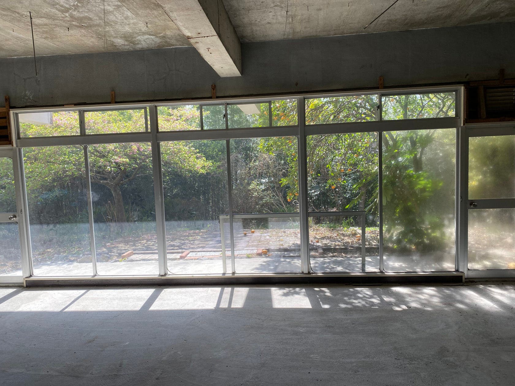 【鉄筋3階の廃墟】伊豆山奥の異空間｜撮影・MV・アート制作にの写真11