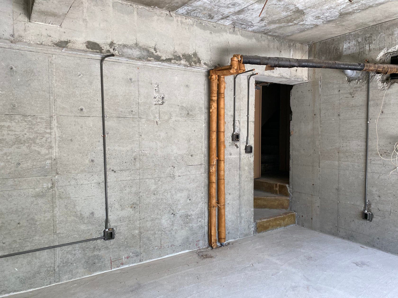 【鉄筋3階の廃墟】伊豆山奥の異空間｜撮影・MV・アート制作にの写真12