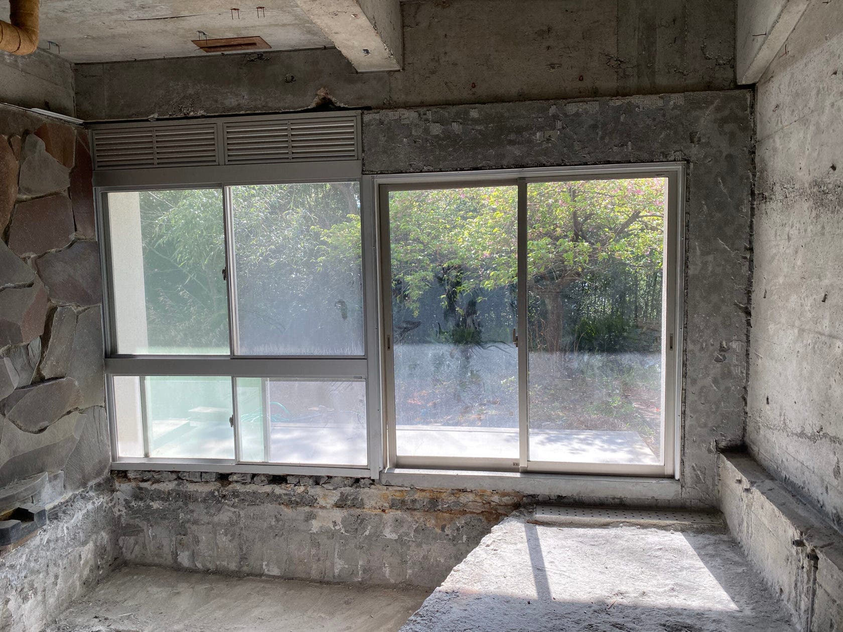 【鉄筋3階の廃墟】伊豆山奥の異空間｜撮影・MV・アート制作にの写真14