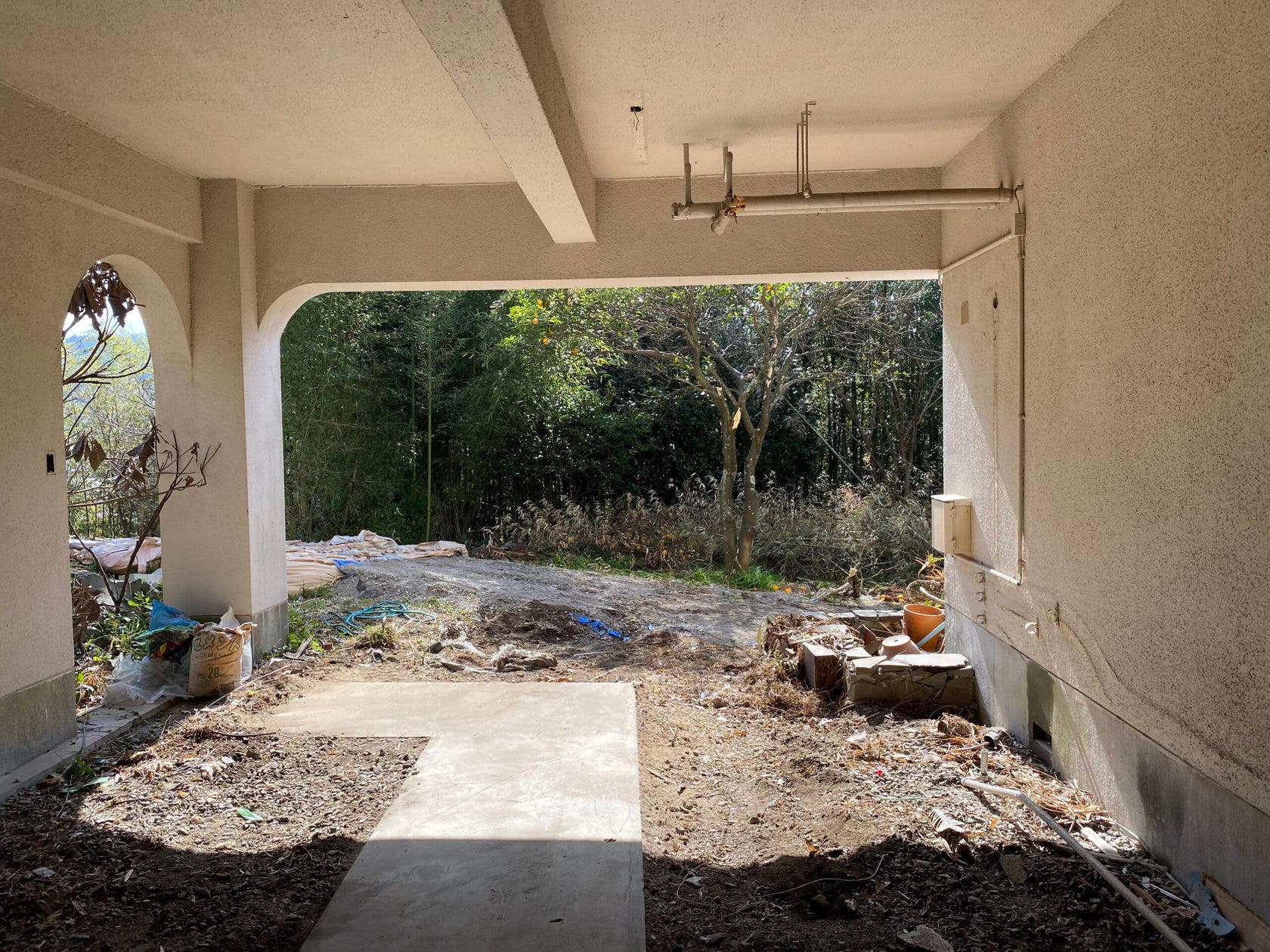 【鉄筋3階の廃墟】伊豆山奥の異空間｜撮影・MV・アート制作にの写真16