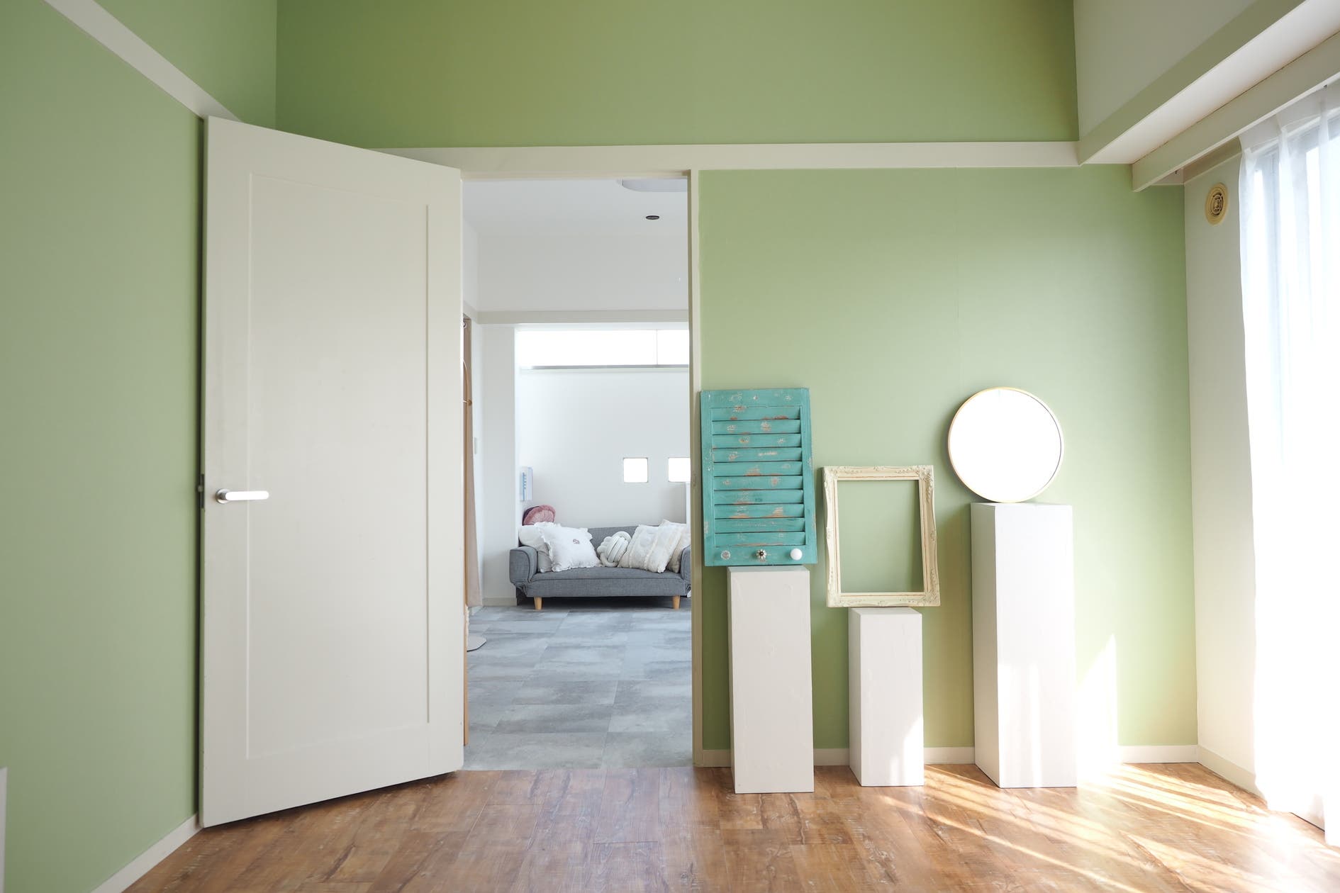 🉐初回割引あり　湯島3分/上野周辺　自然光 × 2つの空間 × 小物豊富な撮影スタジオ📸 〜挙式の控室にも〜の写真7