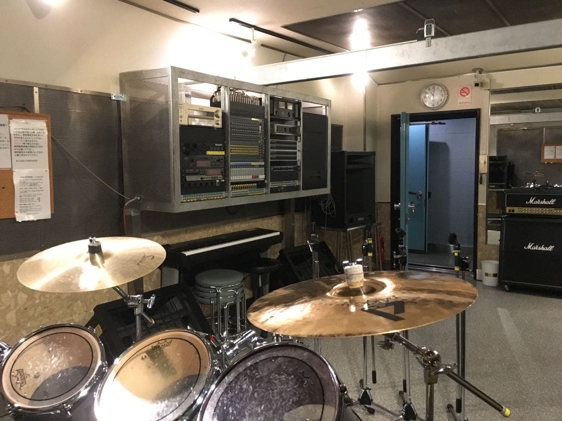 本格的な器材を取り揃えたスタジオ　様々な音楽シチュエーションにどうぞ　3stの写真6