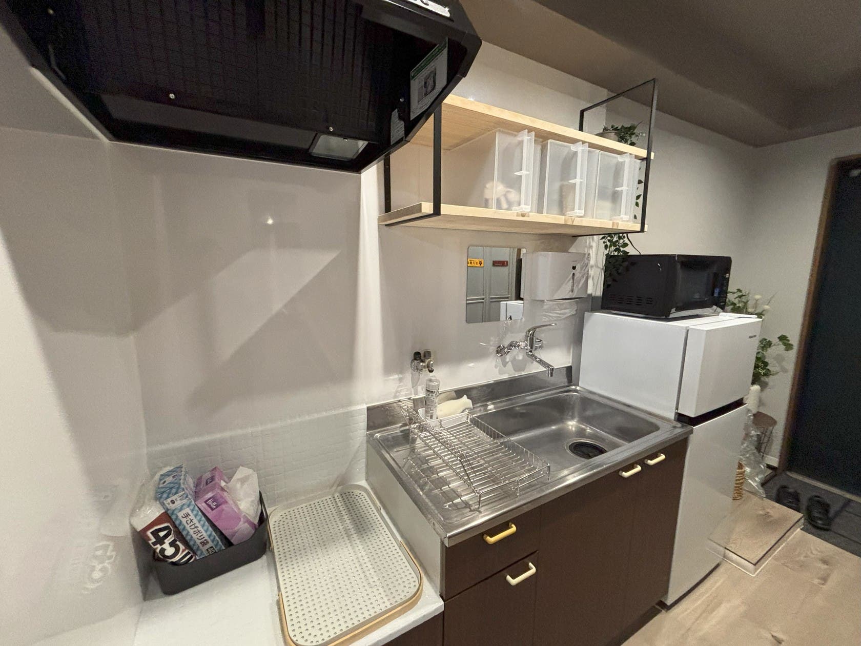 【無料駐車場完備🚙】アクセス良好！24H利用可🌃8名収容｜80㌅大画面でWeb会議・セミナー・研修に最適な個室の写真14