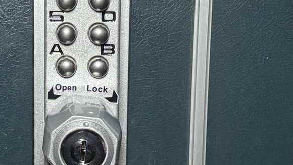 【無料駐車場完備🚙】アクセス良好!24H利用可🌃8名収容|80㌅大画面でWeb会議・セミナー・研修に最適な個室の写真23