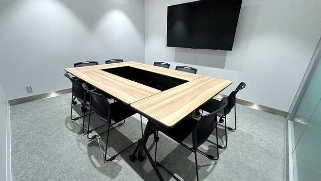 名古屋会議室 広⼩路本町 ROOM B(セルフ設営&当日予約OK)【栄駅徒歩4分!最大8名!打ち合わせ・会議におすすめ】の写真1