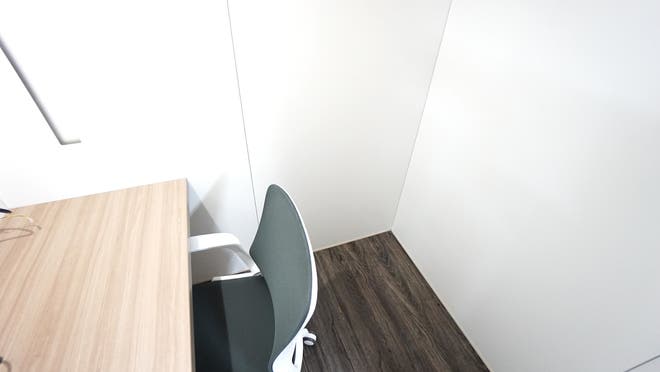 <ワークブース新橋駅前No.1>新橋駅徒歩1分✨完全個室🚪Wi-Fi📶モニター🖥️電源🔌テレワーク/面接/自習/作業の写真4