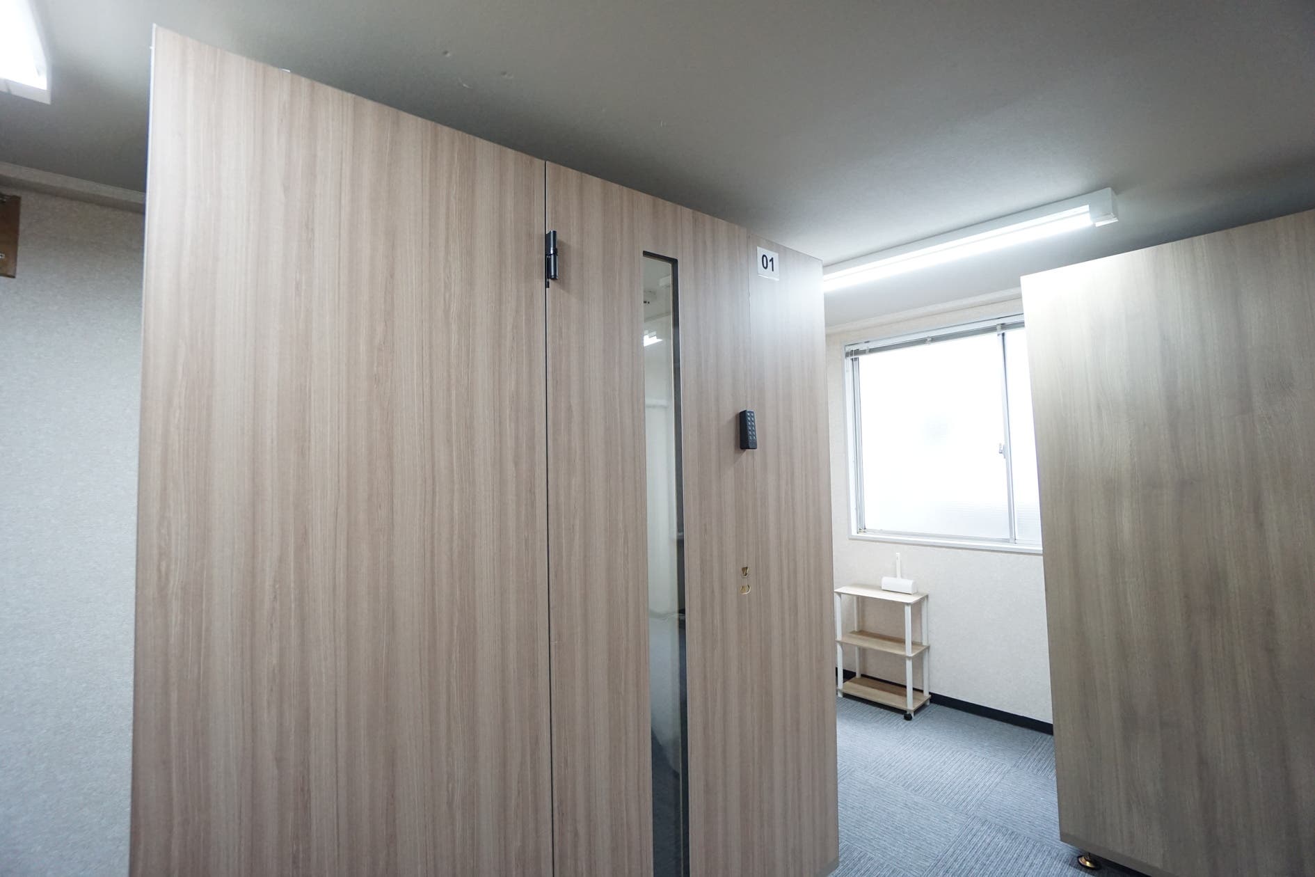 ＜ワークブース新橋駅前No.1＞新橋駅徒歩1分✨完全個室🚪Wi-Fi📶モニター🖥️電源🔌テレワーク/面接/自習/作業の写真7