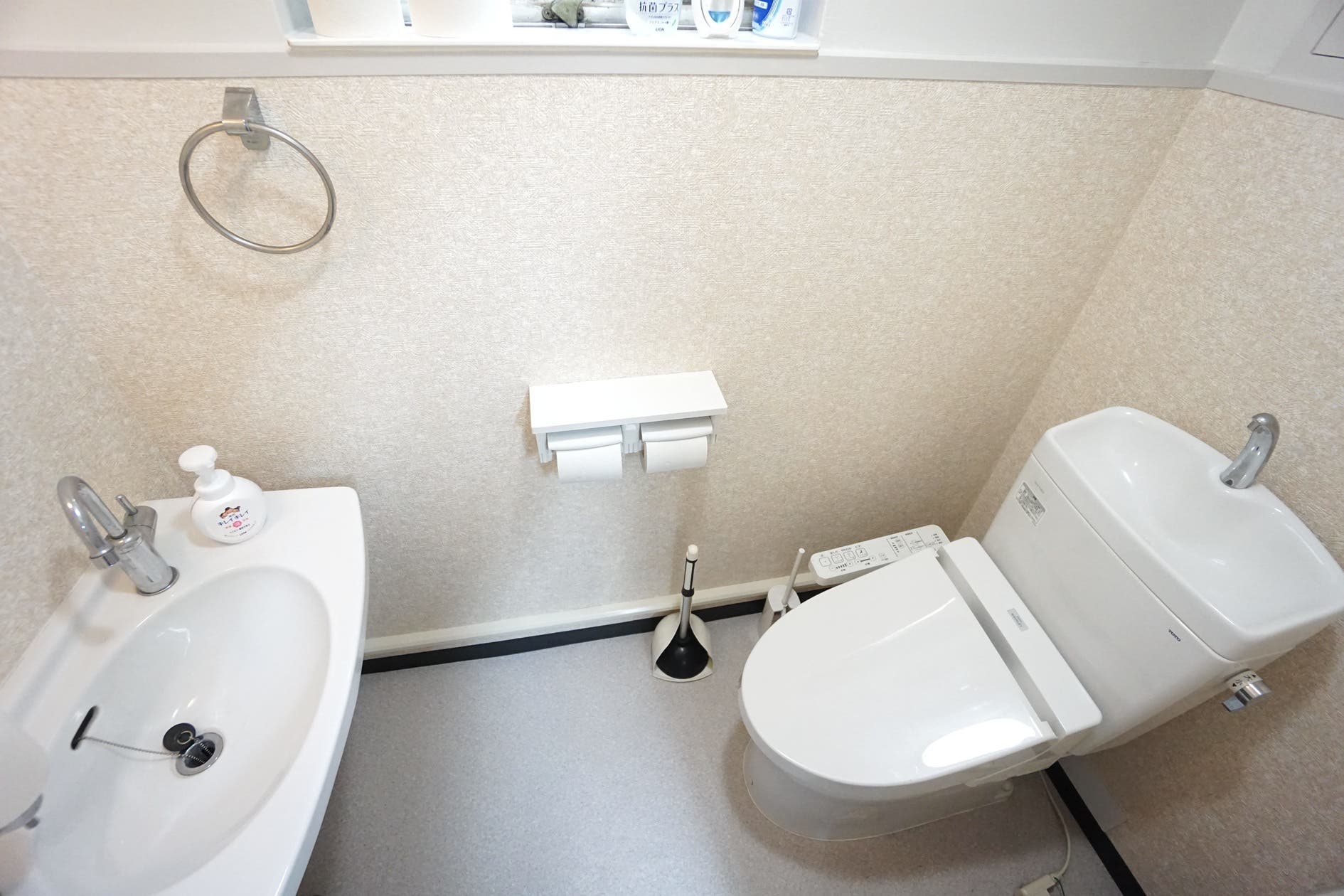 ＜ワークブース新橋駅前No.4＞新橋駅徒歩1分✨完全個室🚪Wi-Fi📶モニター🖥️電源🔌テレワーク/面接/自習/作業の写真8