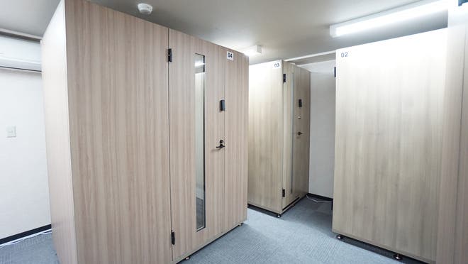 <ワークブース新橋駅前No.5>新橋駅徒歩1分✨完全個室🚪Wi-Fi📶モニター🖥️電源🔌テレワーク/面接/自習/作業の写真4