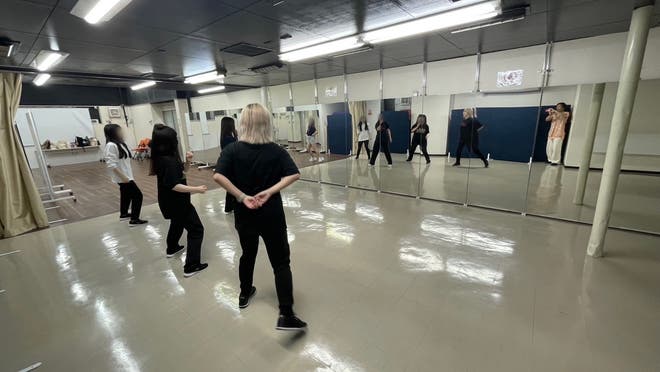 JR新宿駅南口より徒歩4分、THビル2階B+Eルームの写真3