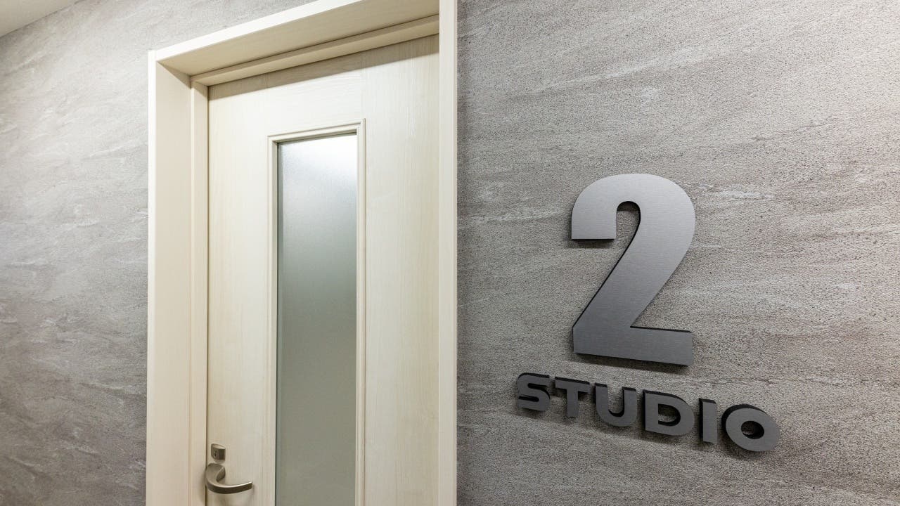 【スタジオ２】府中駅6分／広さ47.8㎡、鏡幅6.5mの中型レンタルスタジオ／ダンスの練習や各種教室利用に最適の写真11