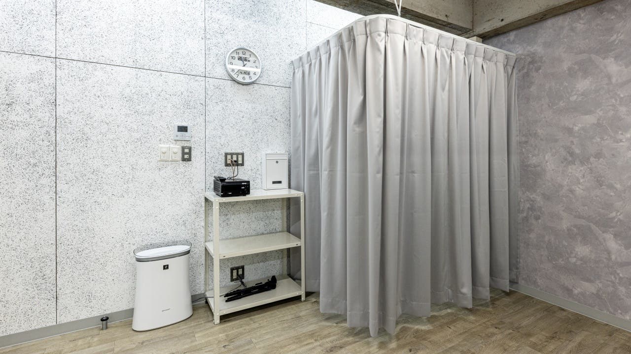 【スタジオ３】府中駅6分／広さ23㎡、鏡幅5.2mの小型レンタルスタジオ／個人練習や少人数でのレッスン等におすすめの写真4