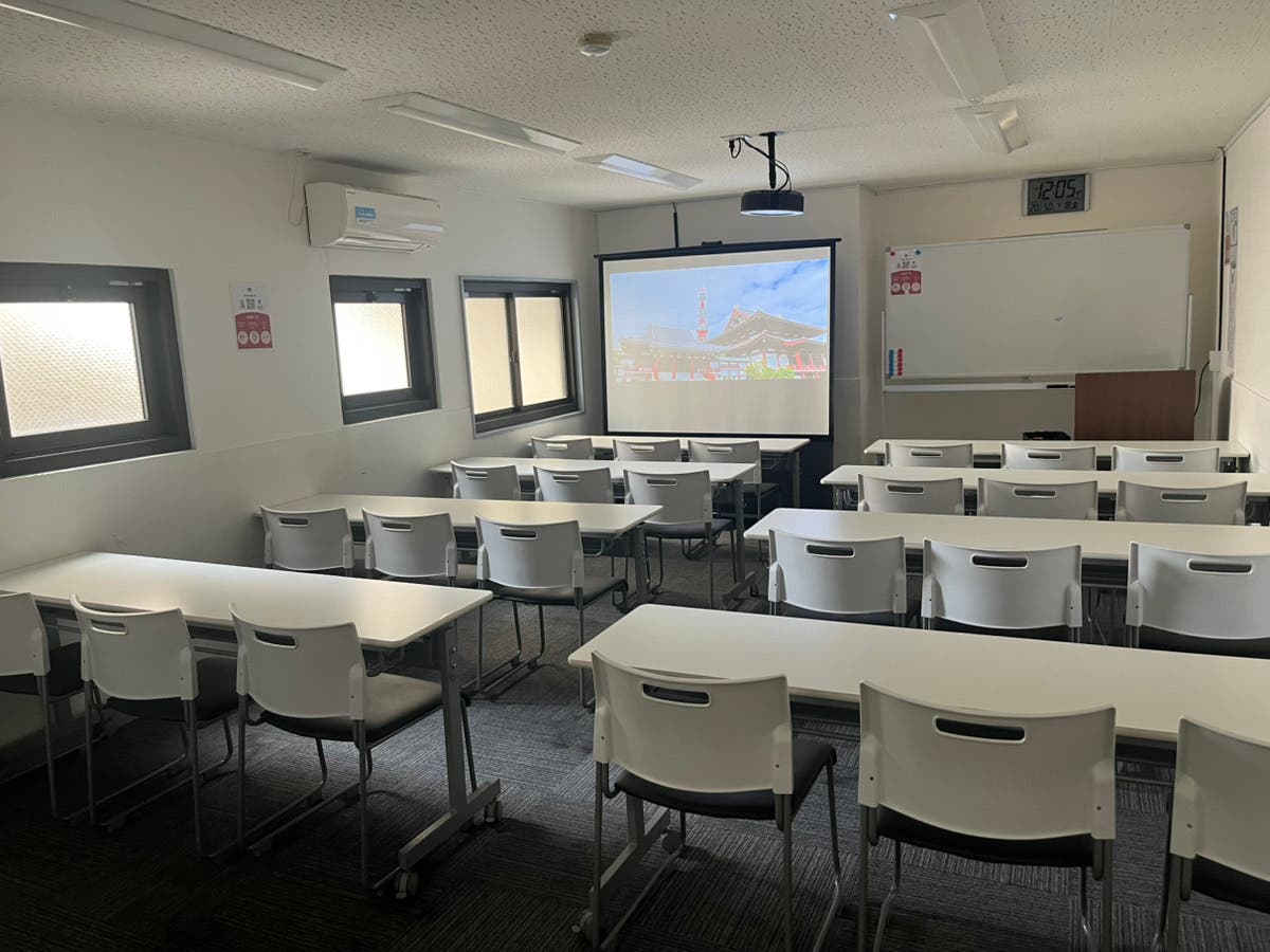 【西新宿駅3分】24席/プロジェクタースクリーン/光回線WiFi/ホワイトボード/演台☆1日1回スタッフ完全清掃のセミナールームの写真6