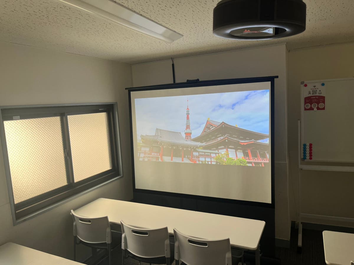 【西新宿駅3分】24席/プロジェクタースクリーン/光回線WiFi/ホワイトボード/演台☆1日1回スタッフ完全清掃のセミナールームの写真7