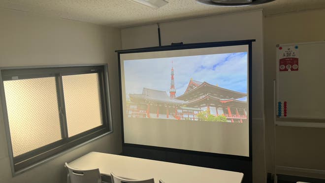 【西新宿駅3分】24席/プロジェクタースクリーン/光回線WiFi/ホワイトボード/演台☆1日1回スタッフ完全清掃のセミナールームの写真7