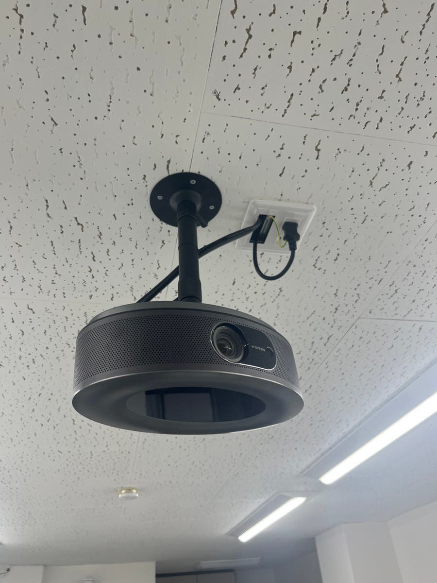 【西新宿駅3分】24席/プロジェクタースクリーン/光回線WiFi/ホワイトボード/演台☆1日1回スタッフ完全清掃のセミナールームの写真8