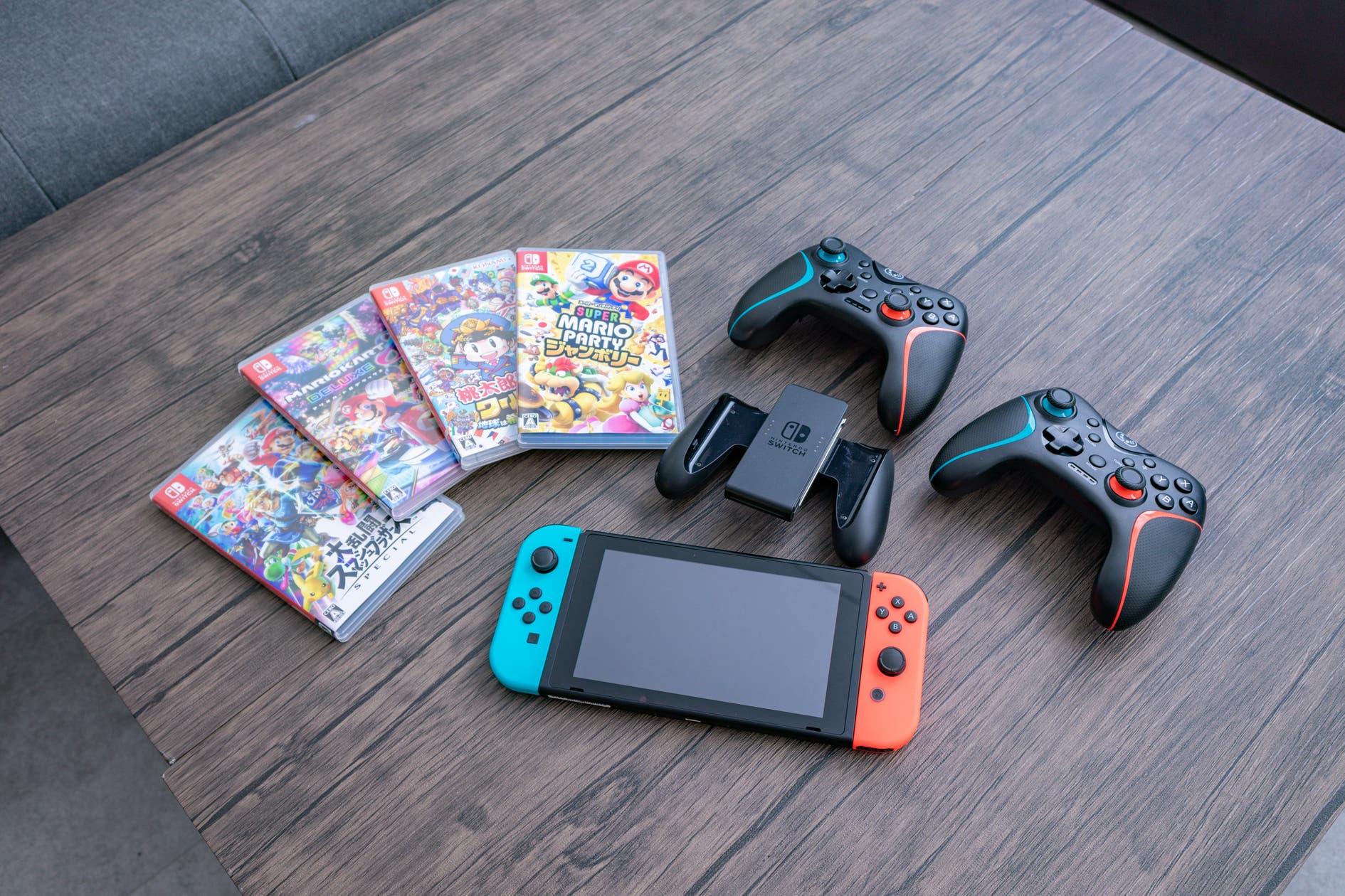 ⑦大人気ゲーム機（4K 50型テレビ）の画像1