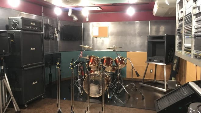 本格的な器材を取り揃えたスタジオ 様々な音楽シチュエーションにどうぞ Estの写真1
