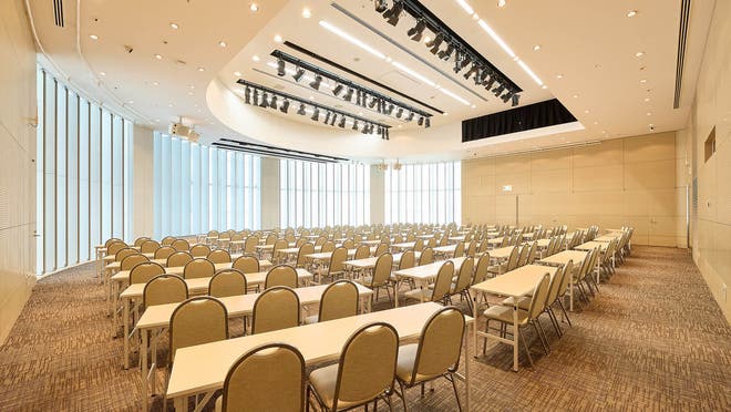 ブリーゼプラザ 小ホール 最大330名収容【JR大阪駅に直結!スタッフ常駐の多目的ホール&会議室】の写真3