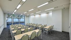 ブリーゼプラザ 801号室 最大48名収容【JR大阪駅に直結!ウインドー越しに屋上庭園や空が見える明るく開放的な会議室】の写真3
