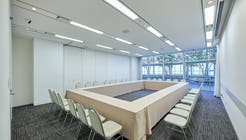 ブリーゼプラザ 802号室 最大48名収容【JR大阪駅に直結!ウインドー越しに屋上庭園や空が見える明るく開放的な会議室】の写真4