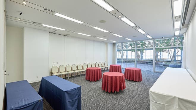 ブリーゼプラザ 802号室 最大48名収容【JR大阪駅に直結!ウインドー越しに屋上庭園や空が見える明るく開放的な会議室】の写真7