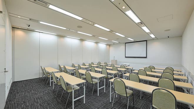 ブリーゼプラザ 803号室 最大60名収容【JR大阪駅に直結!窓がなく落ち着いた雰囲気で集中ができる会議室】の写真3