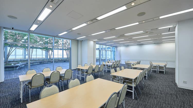 ブリーゼプラザ 801号室+802号室 最大90名収容【JR大阪駅に直結!屋上庭園や空が見える明るく開放的な空間】の写真1