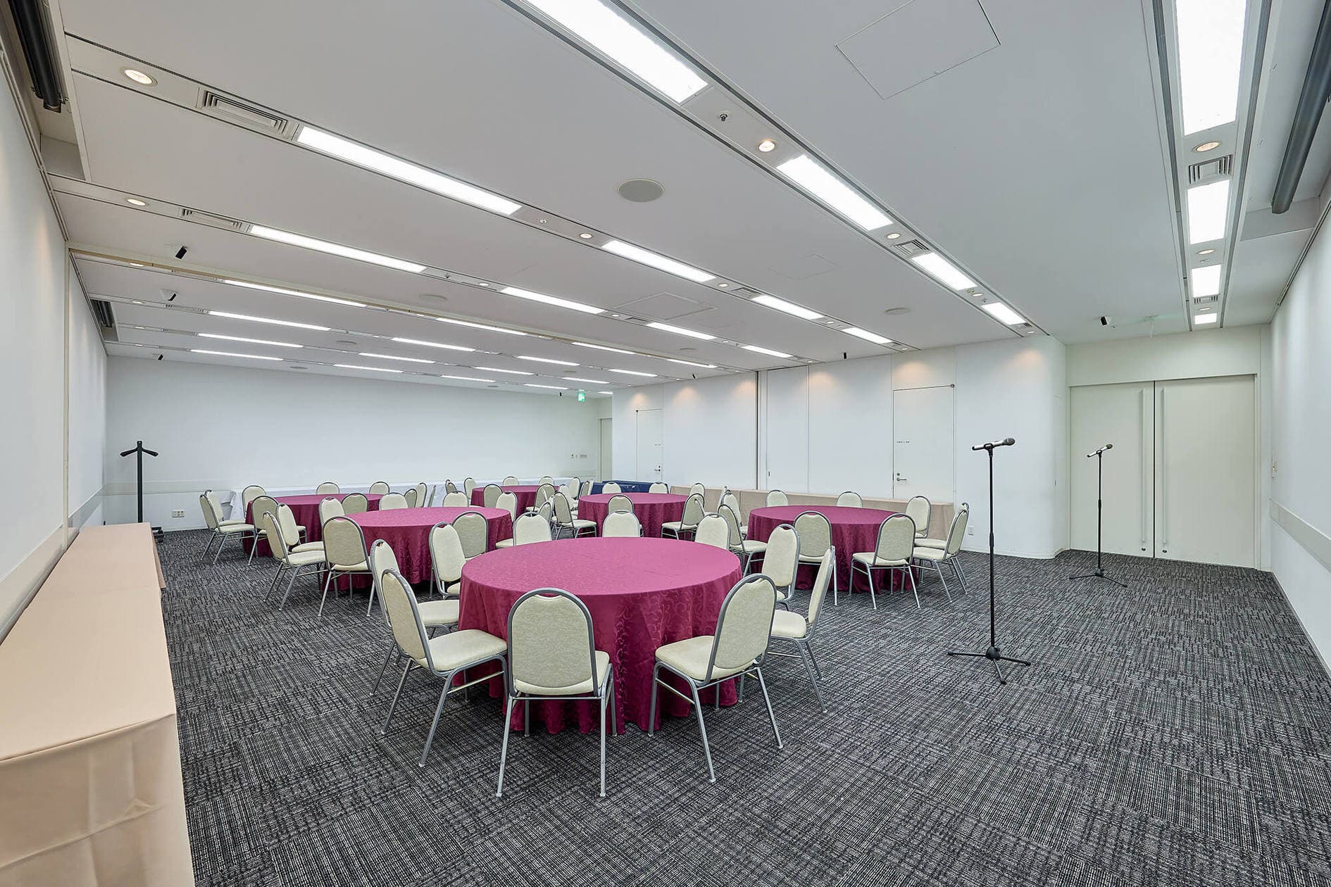 ブリーゼプラザ 803号室＋804号室最大108名収容【JR大阪駅に直結！周りを気にせず集中して会議を行うことができる空間】の写真5