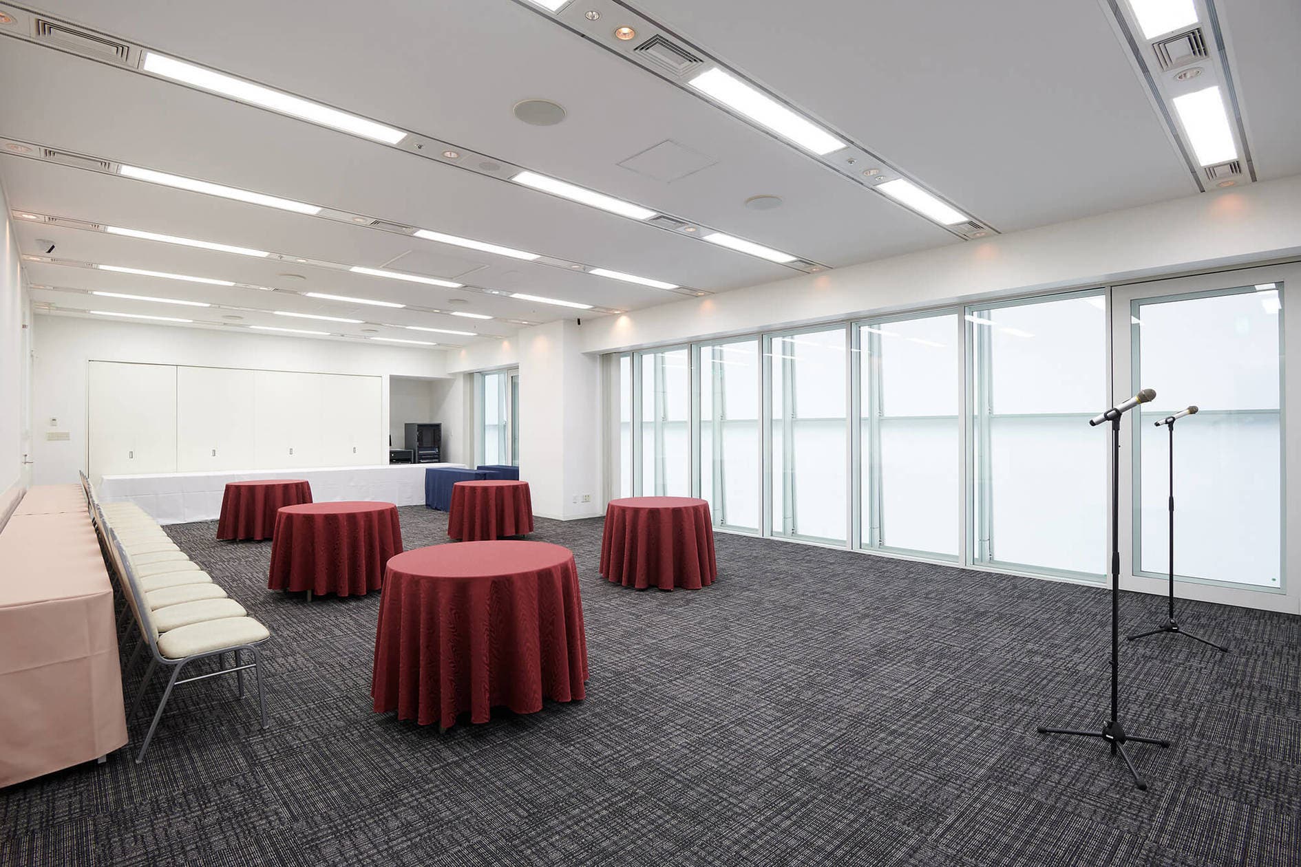 ブリーゼプラザ 805号室 最大72名収容【JR大阪駅に直結！片面ガラス張りの明るい空間】の写真6