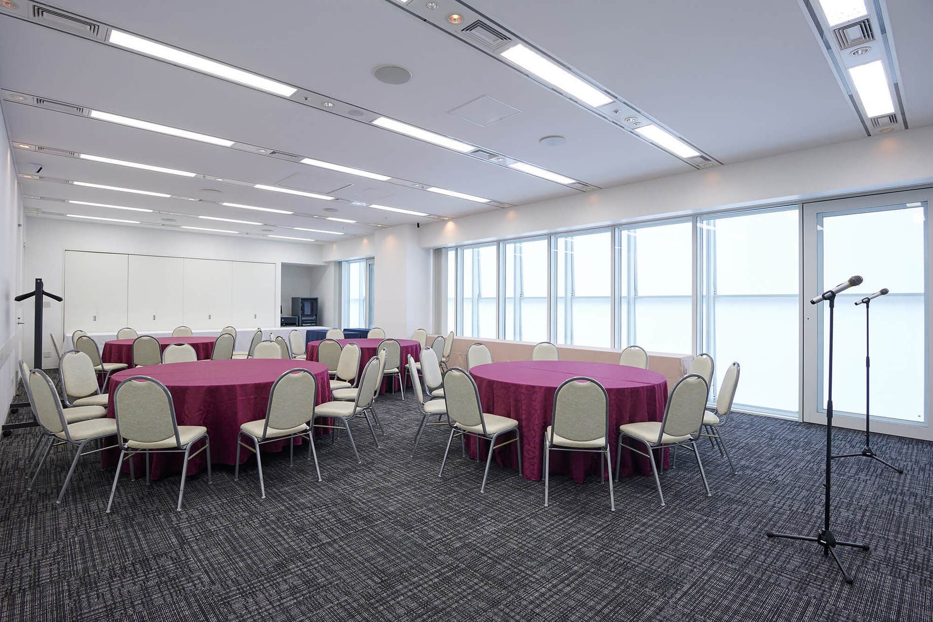 ブリーゼプラザ 805号室 最大72名収容【JR大阪駅に直結！片面ガラス張りの明るい空間】の写真7