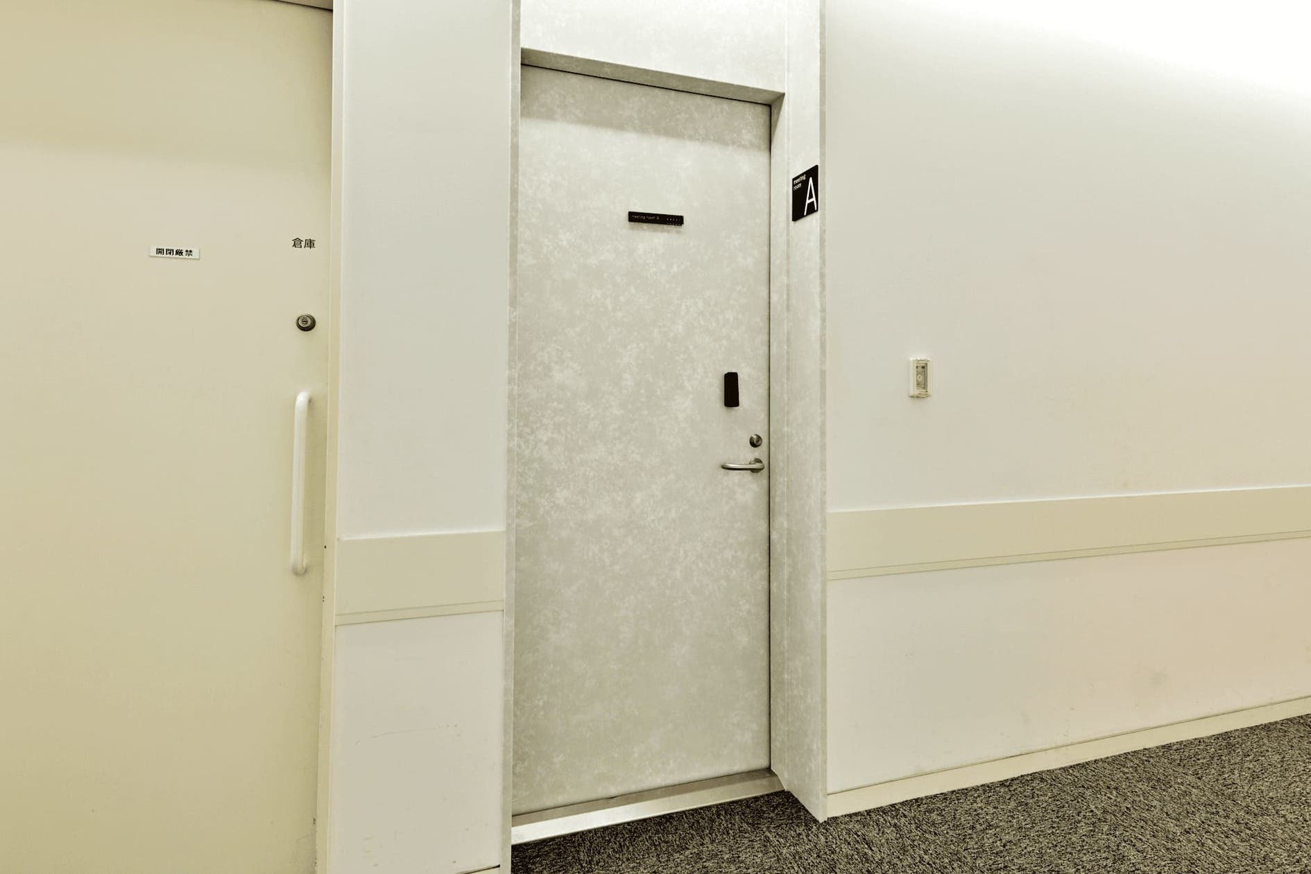 ブリーゼプラザ meeting room A 最大6名収容【JR大阪駅に直結！商談や面談・控室にもおすすめ】の写真4