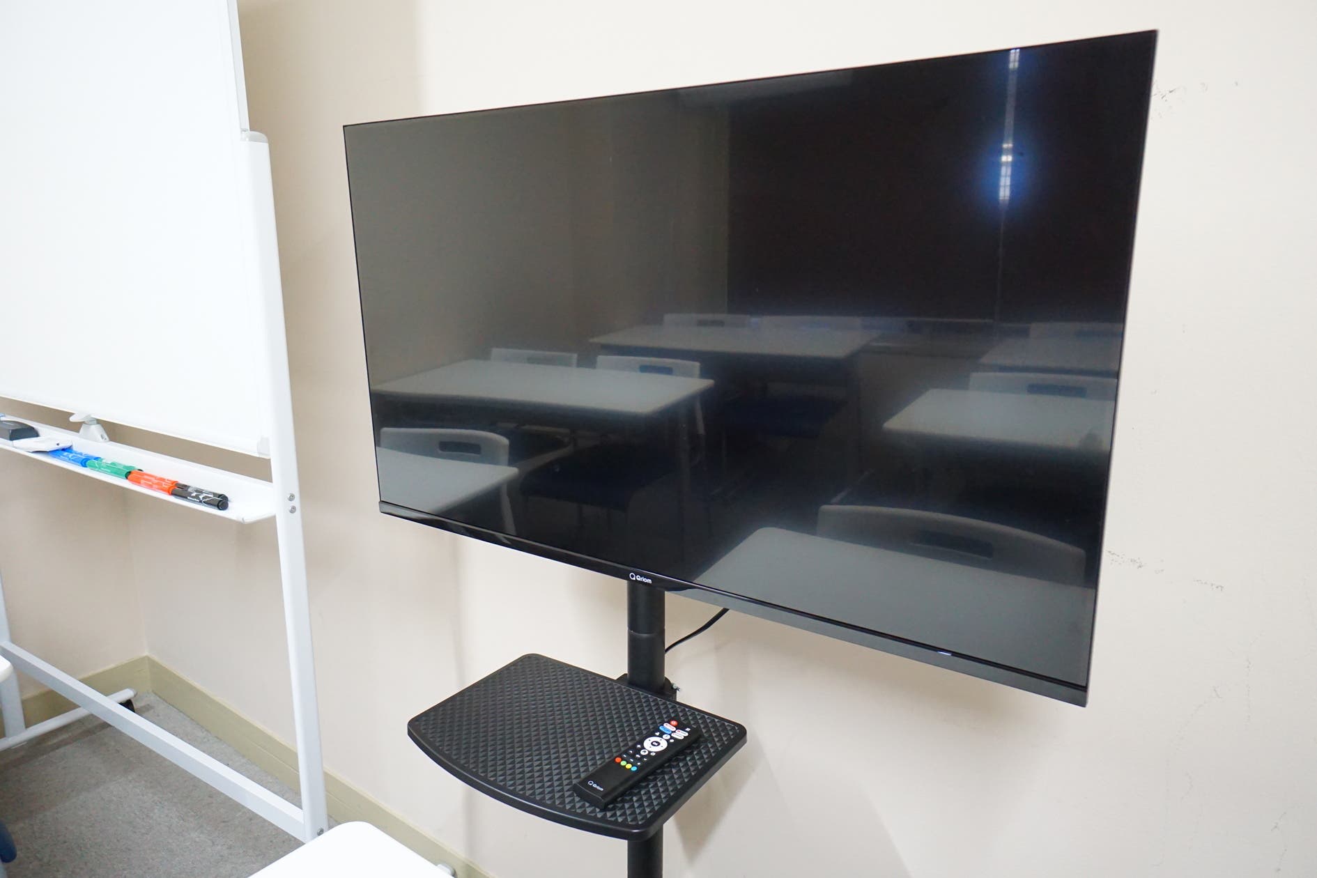 ＜ビズボ会議室赤坂見附駅前＞赤坂見附駅10番出口徒歩1分🚃光回線Wi-Fi📶モニター🖥️会議/商談/ワークショップ/撮影の写真9