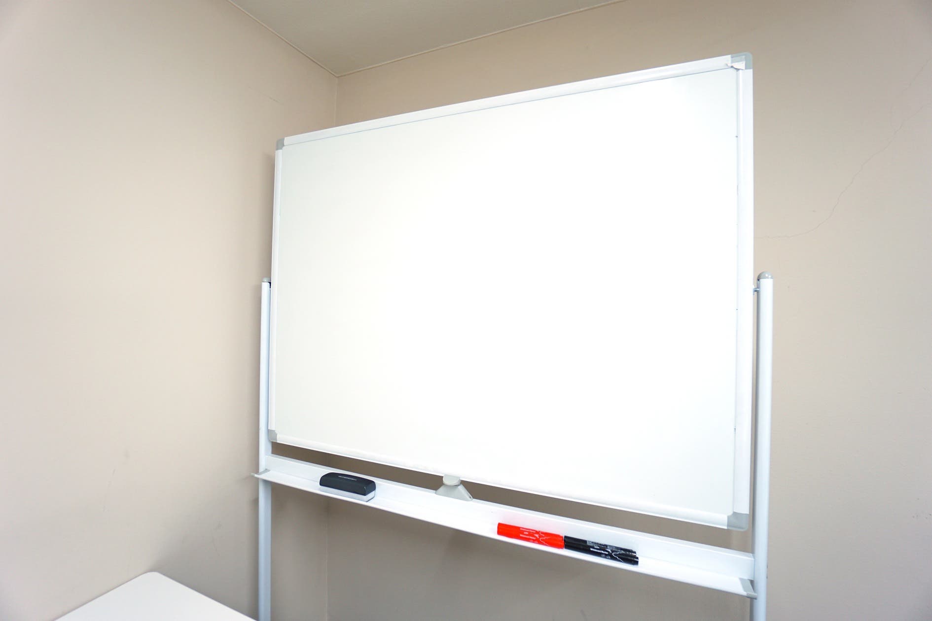 ＜ビズボ会議室赤坂見附駅前＞赤坂見附駅10番出口徒歩1分🚃光回線Wi-Fi📶モニター🖥️会議/商談/ワークショップ/撮影の写真11