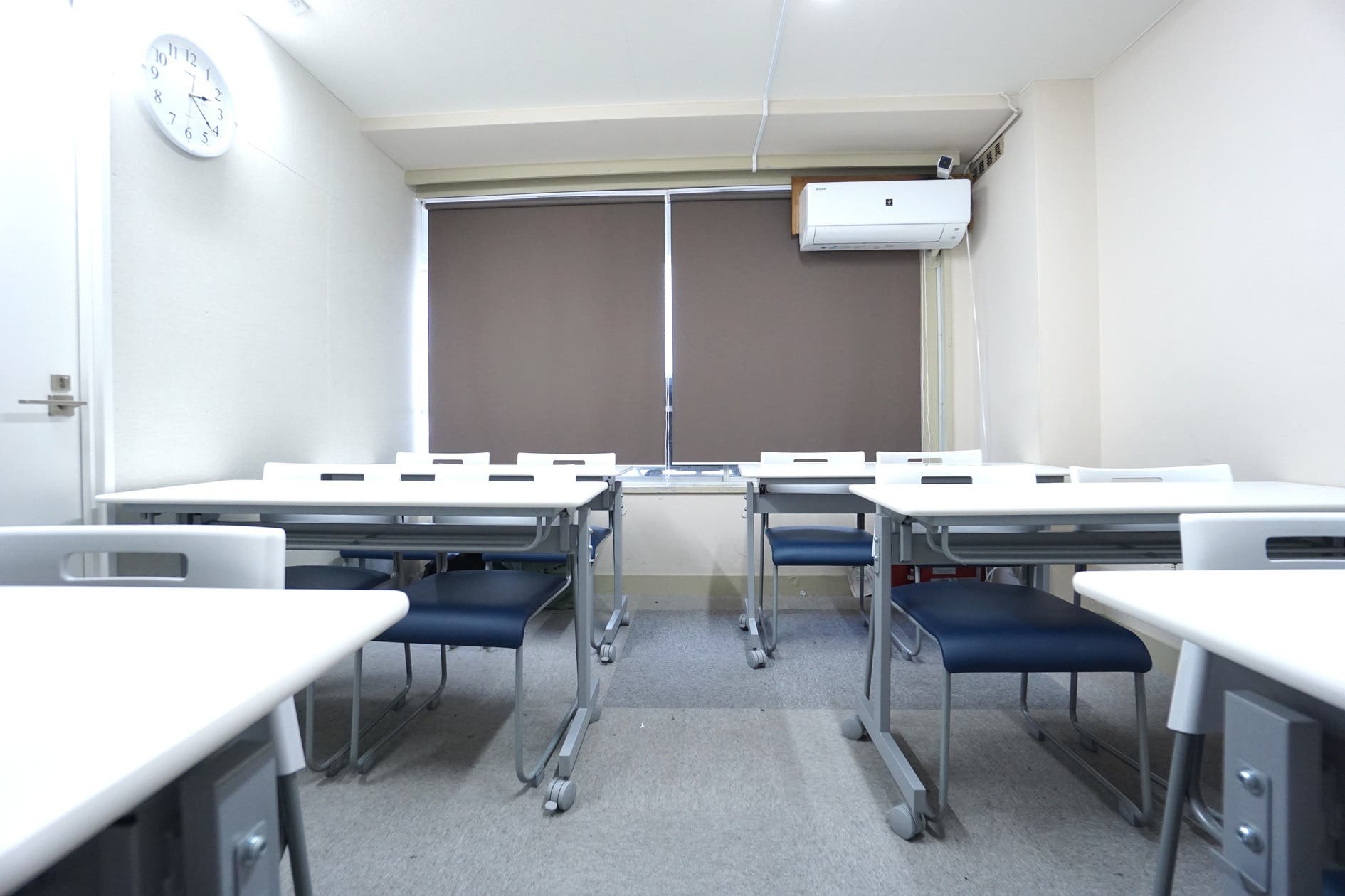 ＜ビズボ会議室赤坂見附駅前＞赤坂見附駅10番出口徒歩1分🚃光回線Wi-Fi📶モニター🖥️会議/商談/ワークショップ/撮影の写真2