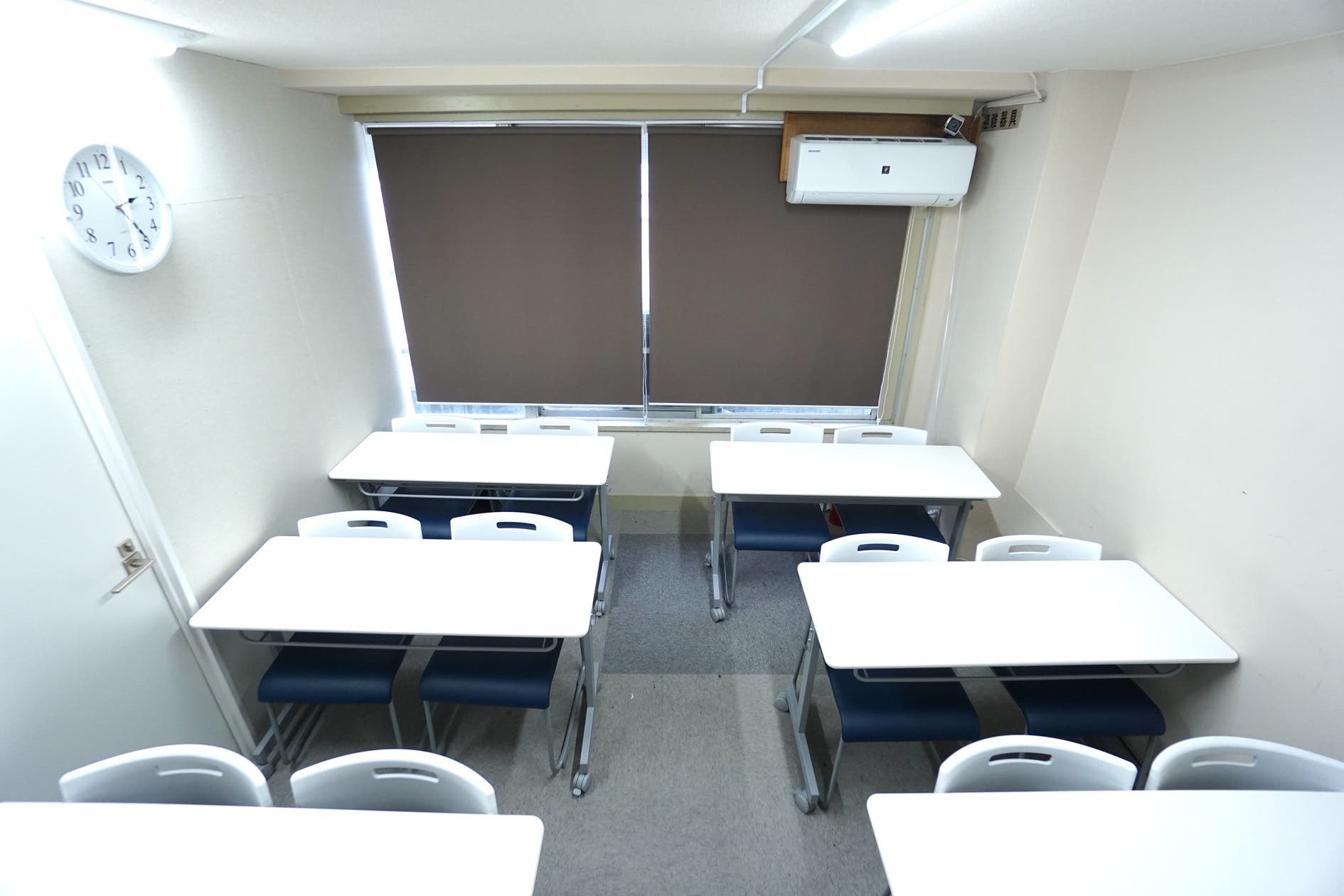 ＜ビズボ会議室赤坂見附駅前＞赤坂見附駅10番出口徒歩1分🚃光回線Wi-Fi📶モニター🖥️会議/商談/ワークショップ/撮影の写真4