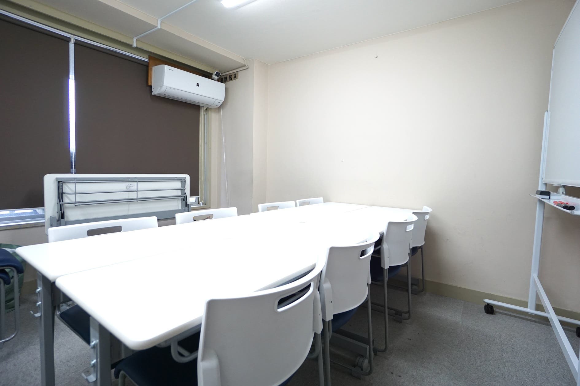 ＜ビズボ会議室赤坂見附駅前＞赤坂見附駅10番出口徒歩1分🚃光回線Wi-Fi📶モニター🖥️会議/商談/ワークショップ/撮影の写真8