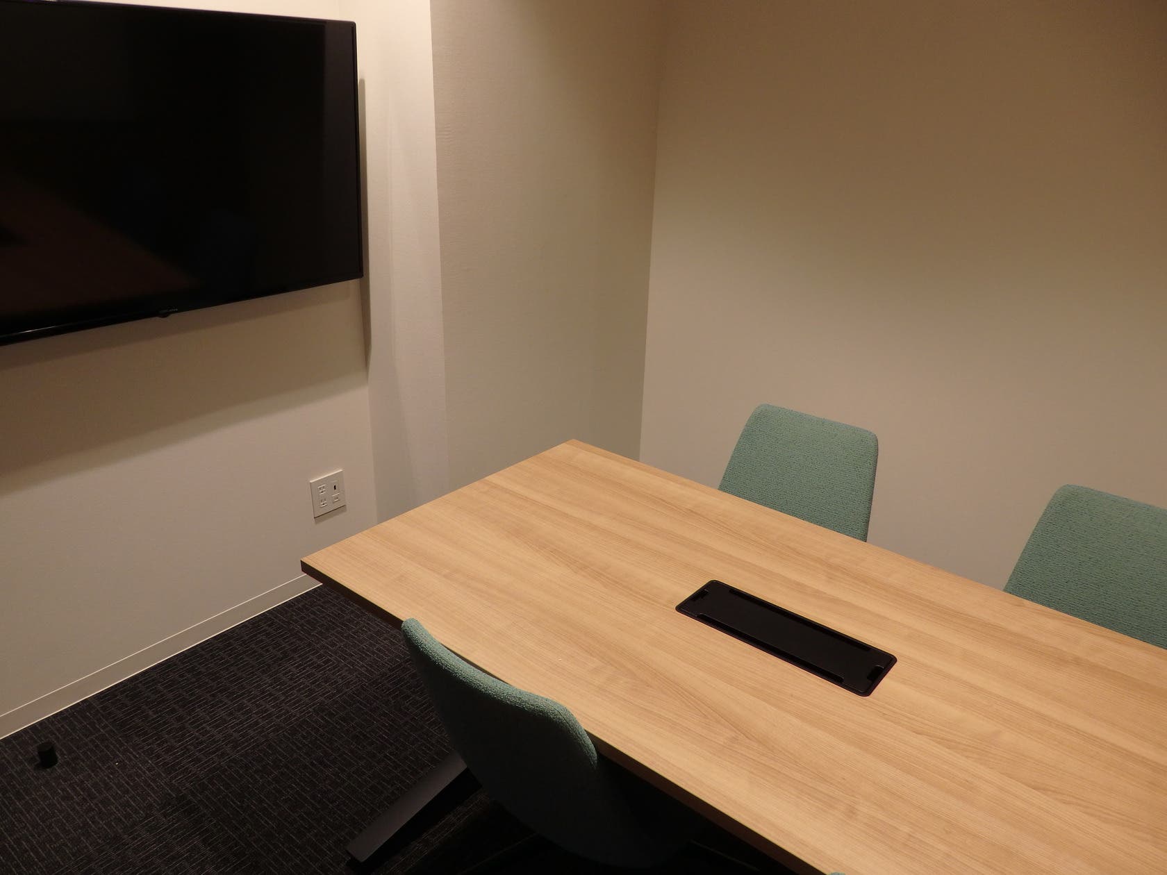 【fabbit広島駅前】meetingroomBの写真1