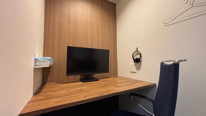 【新橋駅から徒歩1分】モニター・フリードリンク付き1名完全個室(ブース2)※予約時間前は入室不可の写真1