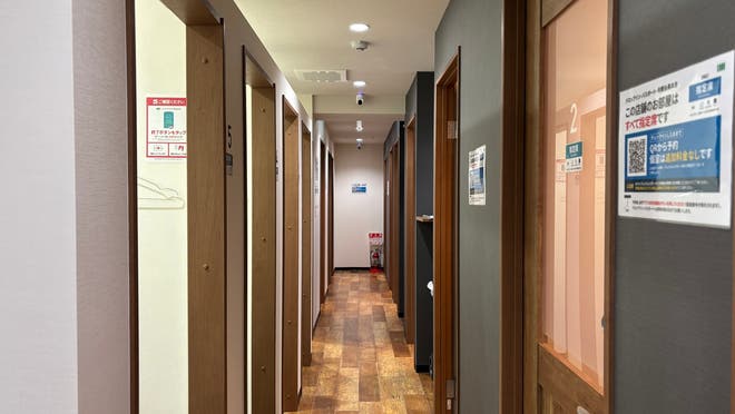 【新橋駅から徒歩1分】モニター・フリードリンク付き1名完全個室(ブース2)※予約時間前は入室不可の写真6