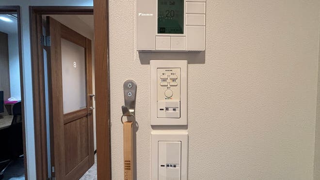 【新橋駅から徒歩1分】モニター・フリードリンク付き1名完全個室(ブース9)※予約時間前は入室不可の写真3