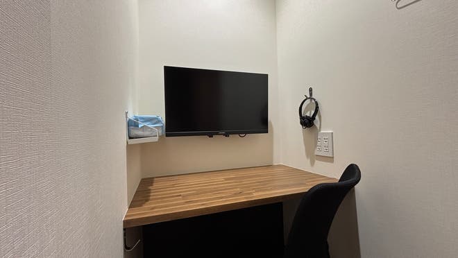 【新橋駅から徒歩1分】モニター・フリードリンク付き1名半個室(ブース14)※予約時間前は入室不可の写真3