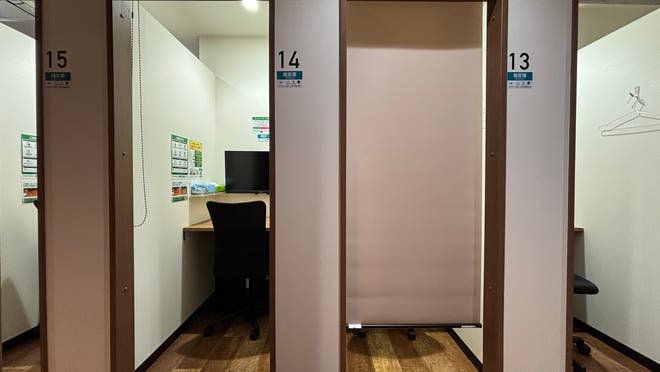 【新橋駅から徒歩1分】モニター・フリードリンク付き1名半個室(ブース13)※予約時間前は入室不可の写真6