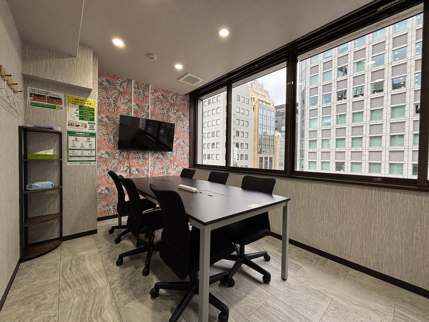 【新橋駅徒歩1分】モニター・フリードリンク付き6名会議室（Room A）※予約時間前は入室不可の写真4