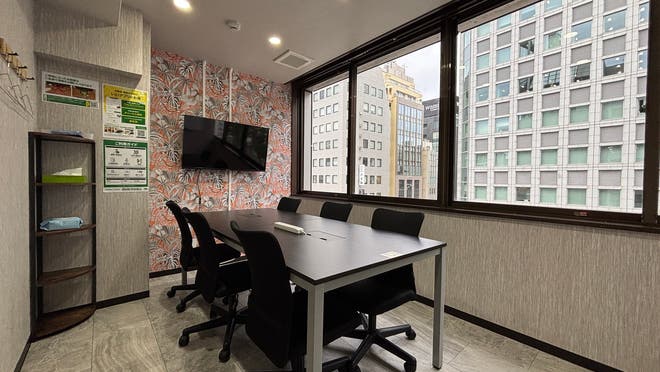 【新橋駅徒歩1分】モニター・フリードリンク付き6名会議室(Room A)※予約時間前は入室不可の写真4