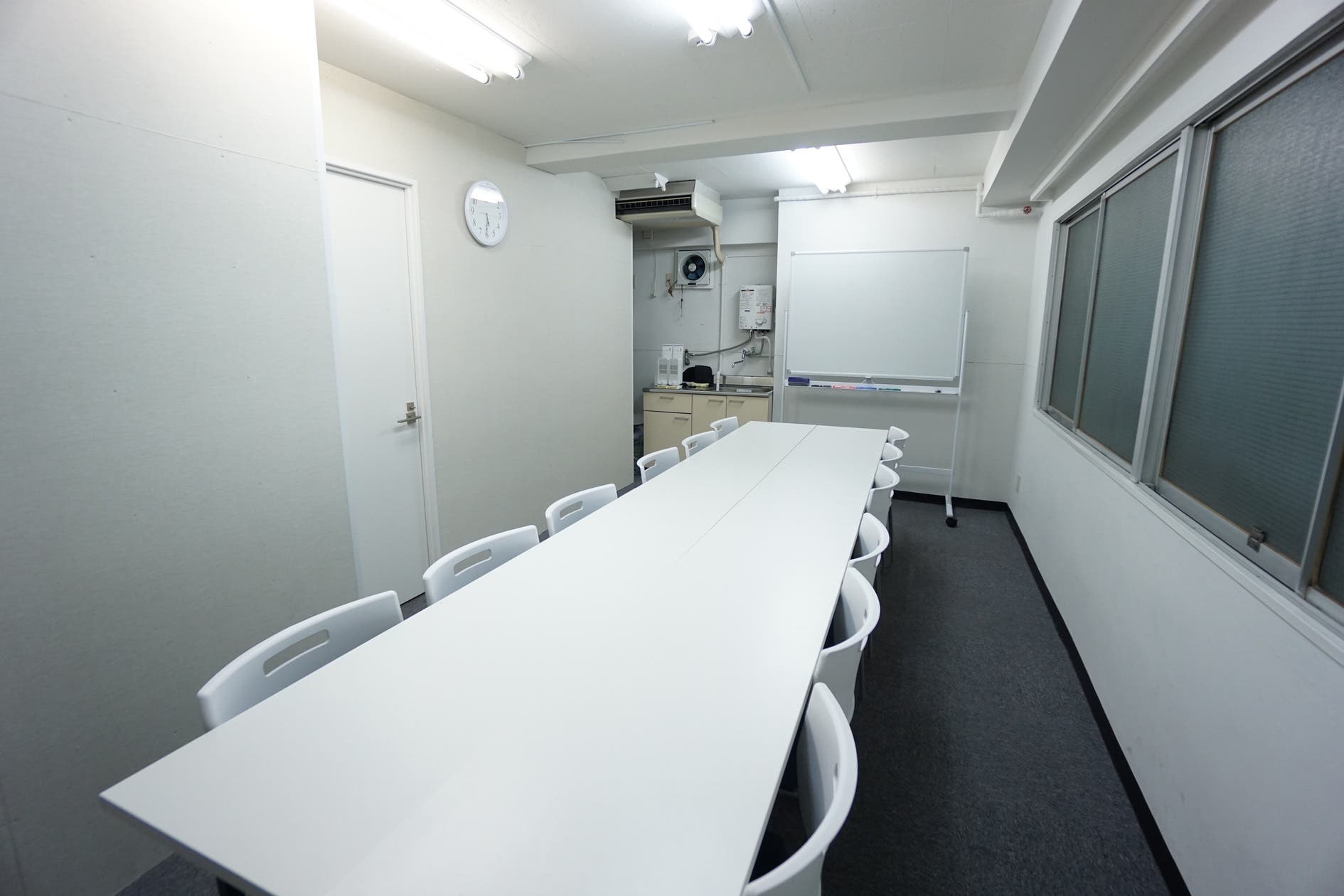 ＜ビズボ会議室大手町駅前＞大手町駅徒歩4分🚃光回線Wi-Fi📶モニター🖥️会議/商談/ワークショップ/撮影の写真3