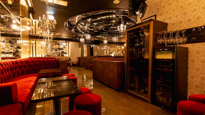 🌟格安利用キャンペーン実施中🌟【西武新宿駅徒歩4分】ヴェルサイユ宮殿をモチーフとした気品のある内装/撮影・イベントで利用可能の写真1