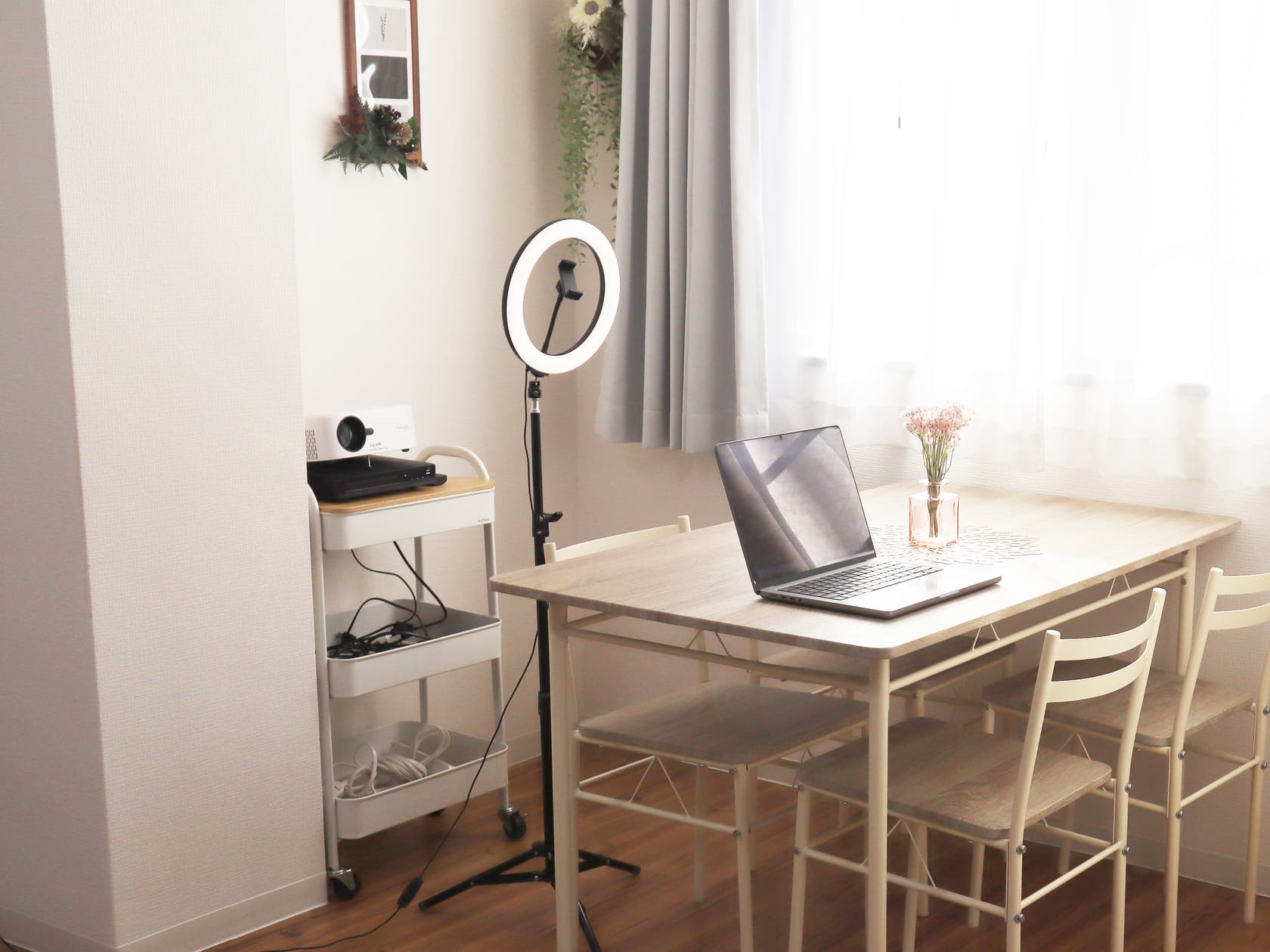 【堺筋本町駅歩5分！最寄7駅】★高速WiFiと静かな環境の隠れ家風作業部屋、オンライン会議に最適！14名まで着席可能、飲食可！の写真4